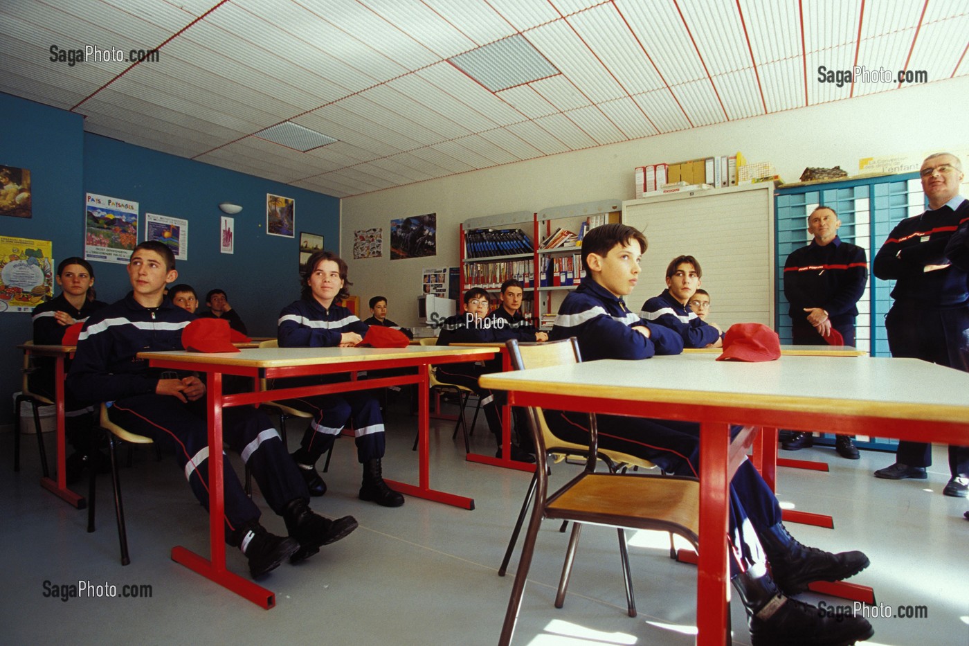 photo de SECTION DE JEUNES SAPEURS-POMPIERS EN CLASSE, FORMATION AU COLLEGE DU BLEYMARD, LOZERE ...