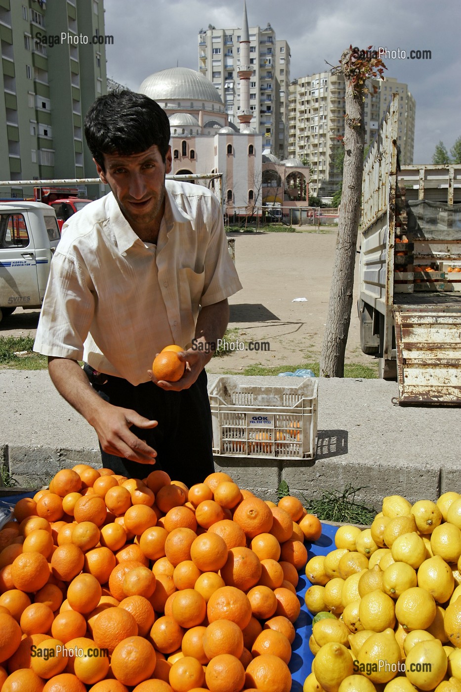 photo de ETALAGE DE FRUITS ET LEGUMES, MARCHE TRADITIONNEL D’ANTALYA ...
